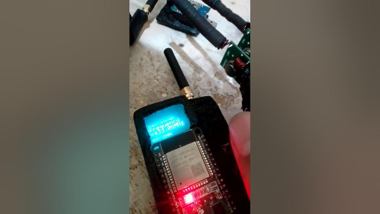 esp32 RF analyzer & mini jammer ESP01 - YouTube