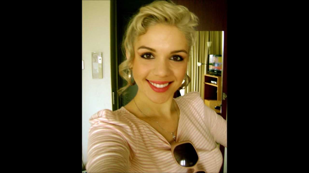 Sarah Lloyde = an amazing singer who will be famous - YouTube