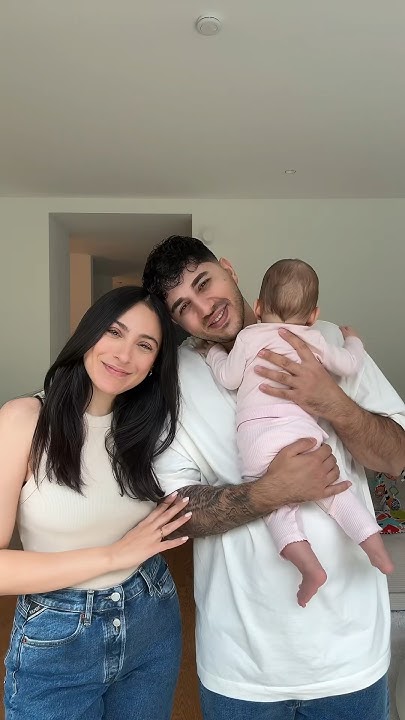 Helin isst zum ersten Mal 🥑♥️ In*sta: die_togs #fürdich #beziehung #ehe #couple #essen #blw # ...