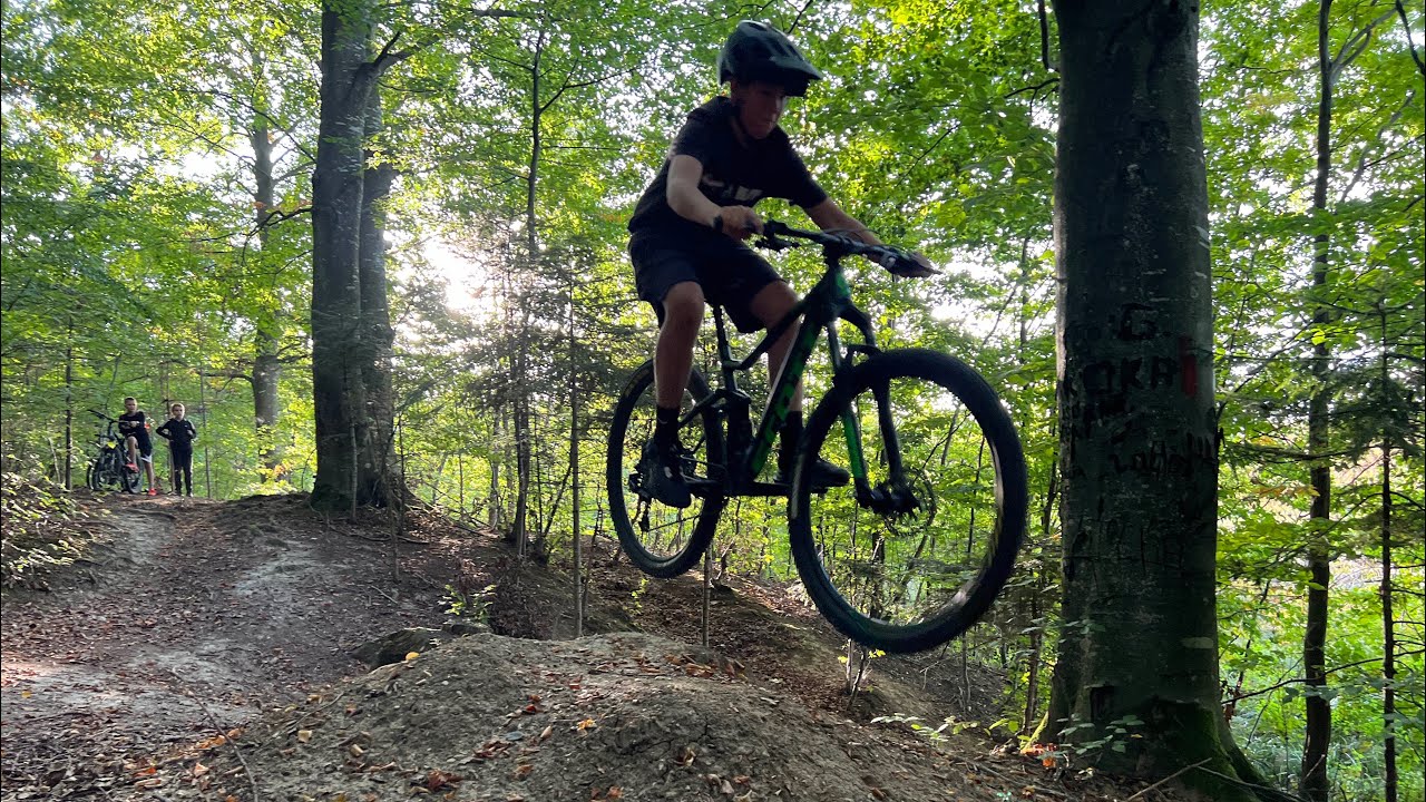 DOWNHILL IN VOLOVAT!! * HE FELL OF HIS BIKE!! - YouTube