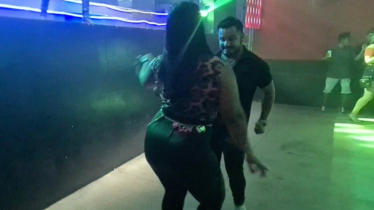 FORRÓ DE SÃO PAULO JEFFIN E A NEGA MAYONE - YouTube