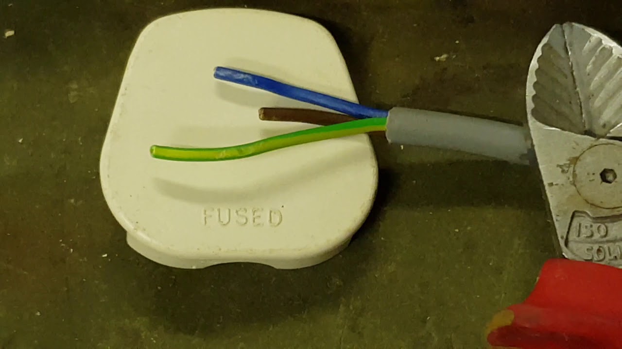 HACK - UK Electrical Plug Wiring - YouTube