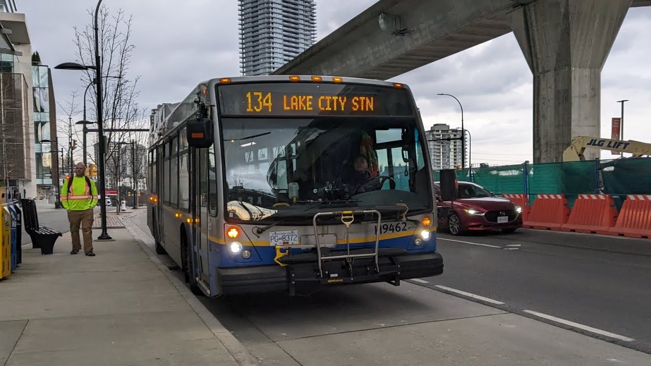 Translink CMBC 9462 on the 134 Lake City Way station - YouTube