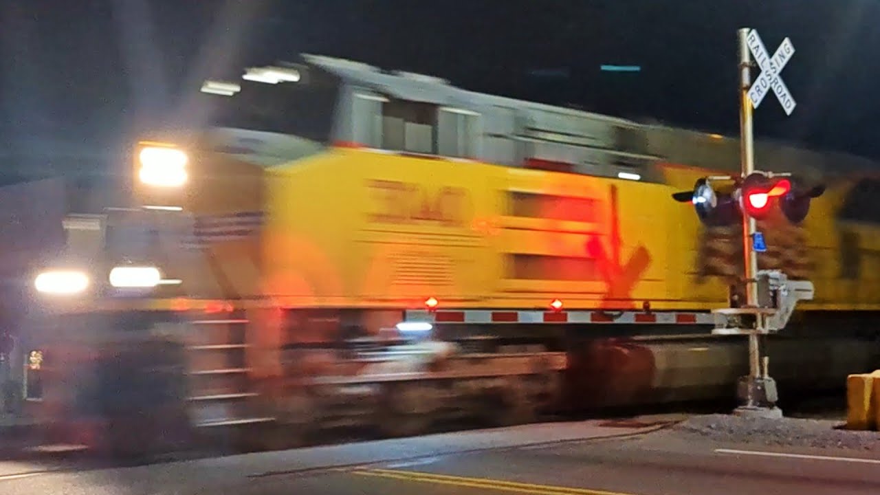 UP 3040 - a T4 ACe - Leads CSX M211 - 11-24-24 - YouTube