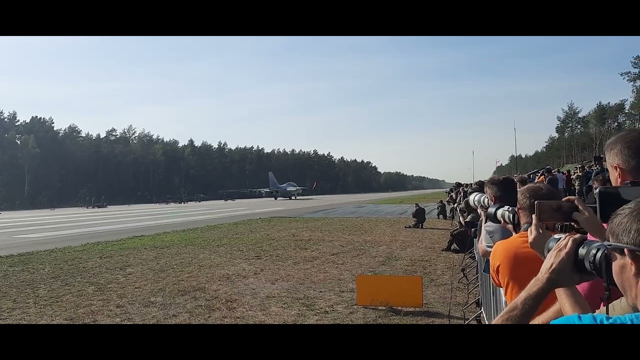 🇵🇱 M-346 Take off DOL Wielbark Route 66 - YouTube