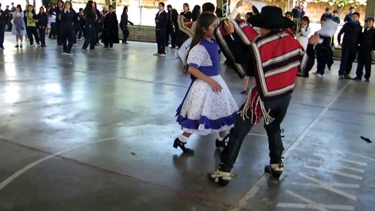 LA CUECA DE BENJAMÍN Y FERNANDA - YouTube
