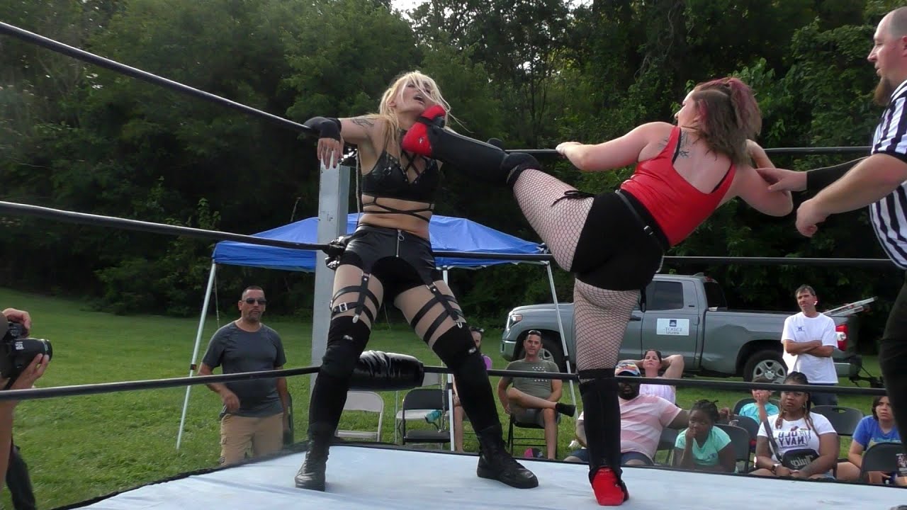 Angel Metro vs Riley Krowe (Women's Wrestling) - YouTube