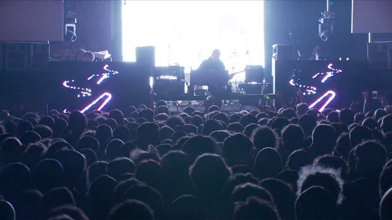 Squarepusher - Outlander (Live in Manchester, 2008) - YouTube