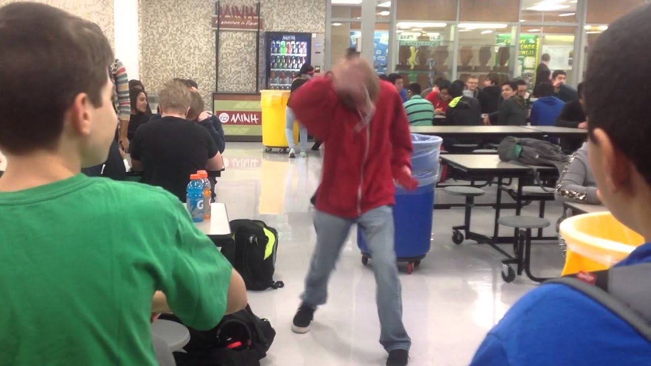 Crazy Kid Dances in Front Of Lunch Room To (Botem Anna) - YouTube