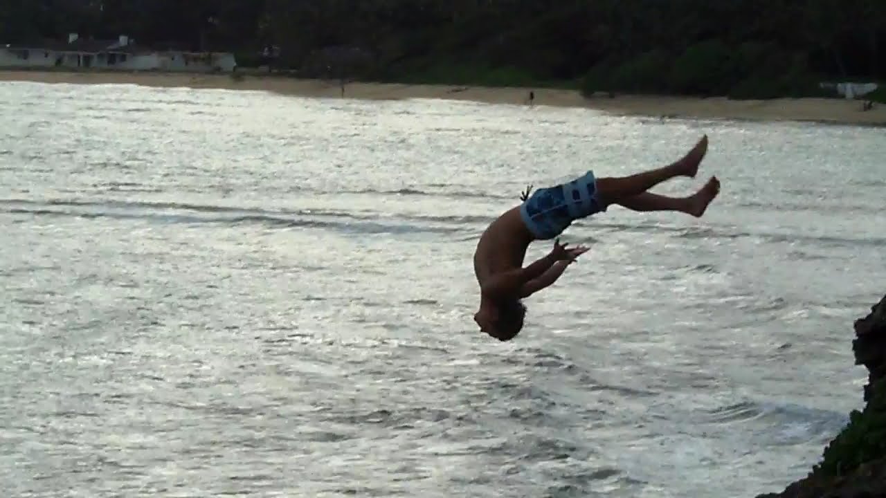 Fun Things to Do in Hawaii: Cliff diving & waterfall jumping - YouTube
