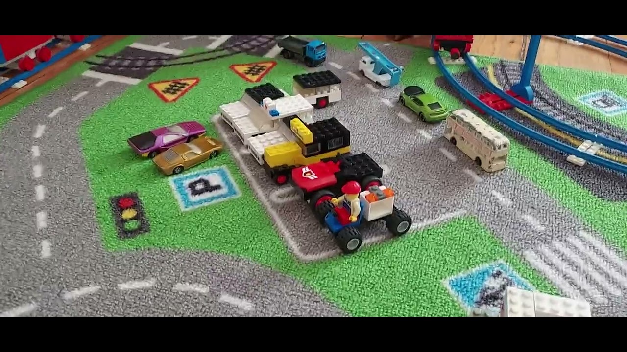 LEGO 1960s and 1970s 4,5V train set, cars and buildings - YouTube
