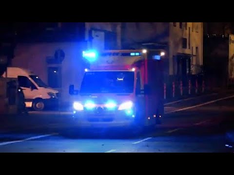RTW der Feuerwehr Herne in Bochum auf Einsatzfahrt - YouTube
