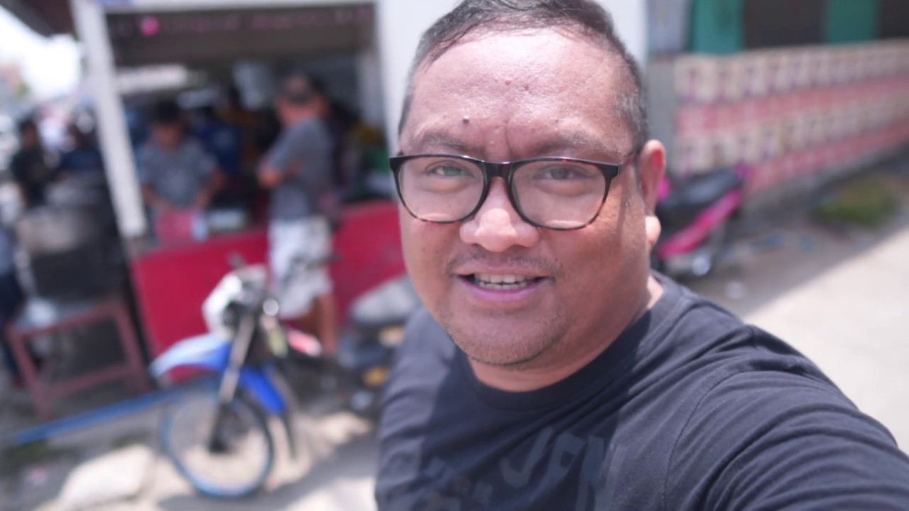 Sinfully Good Lansiao, Balbacua and Adobo at Jelyy Carenderia - YouTube