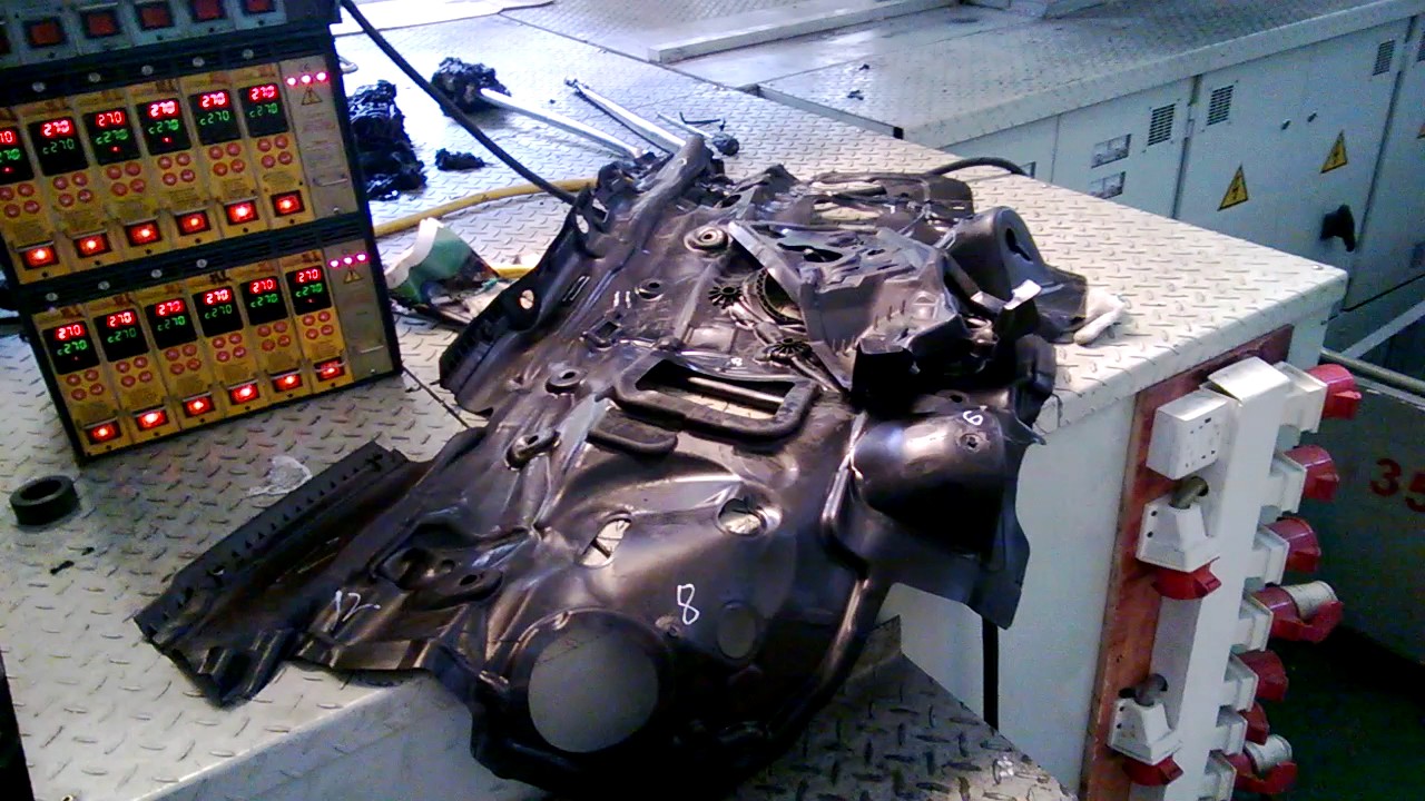 3500 ton Giant injection molding for auto car - YouTube