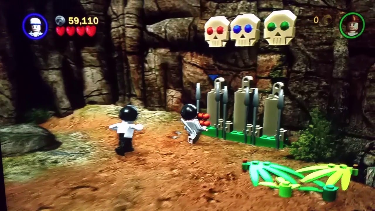 Lego Indiana Jones - the original adventures - battle on the bridge ...