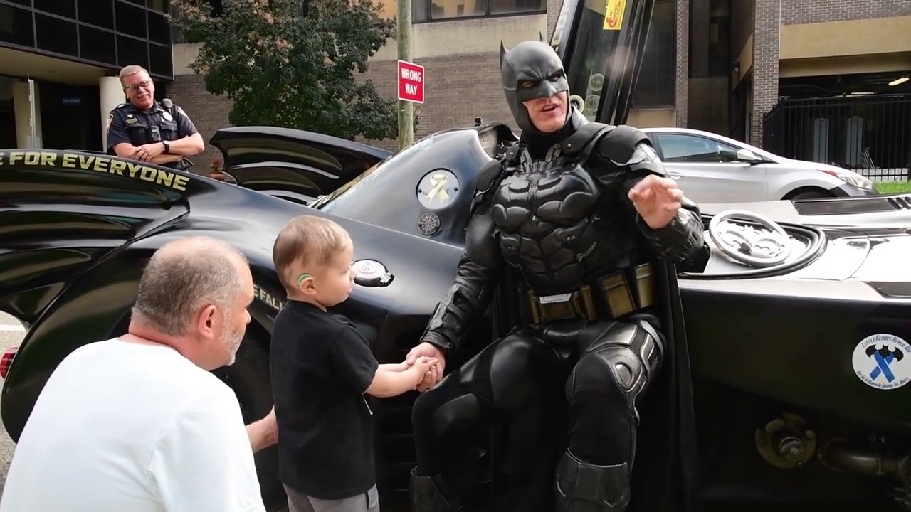 Brain cancer patient Chance meets Batman at East Tennessee Children's ...