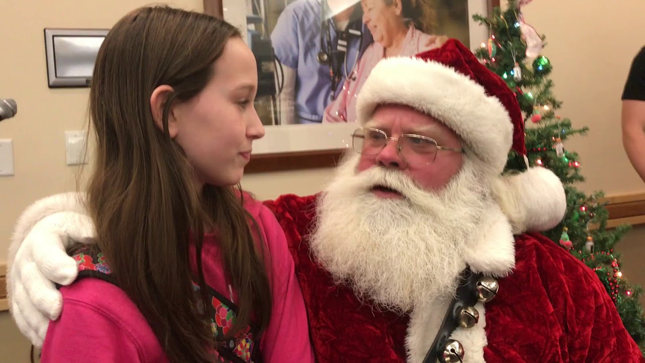 Hannah and Santa Clause - YouTube