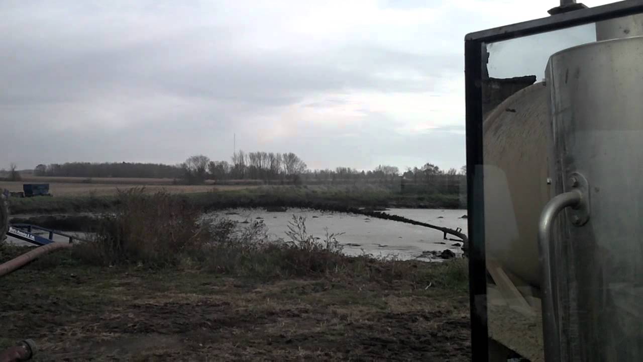 Lagoon pump pumping liquid manure for agitation - YouTube