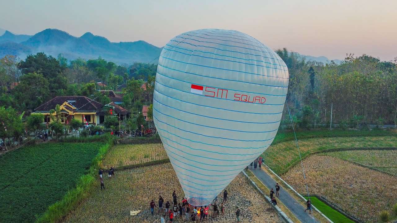 Proses penerbangan Balon Raksasa Singo Manggolo ponorogo Terbaru - YouTube