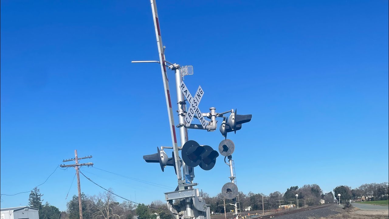 BNSF 5853 Manifest With NS 9941 North Kile Rd Crossing - YouTube