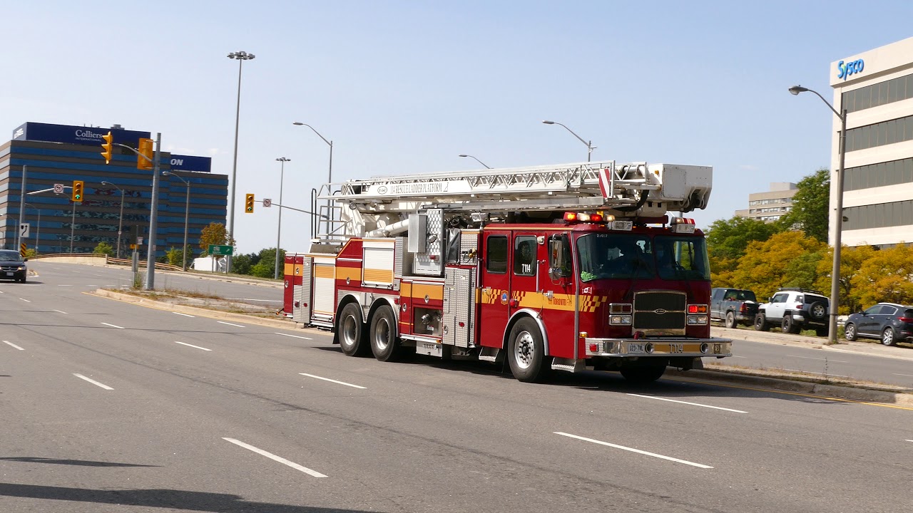 Toronto Fire Services Tower 114 Responding - YouTube