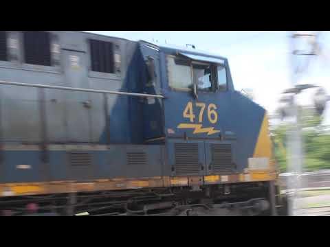 CSX M427 wide open at front street - YouTube
