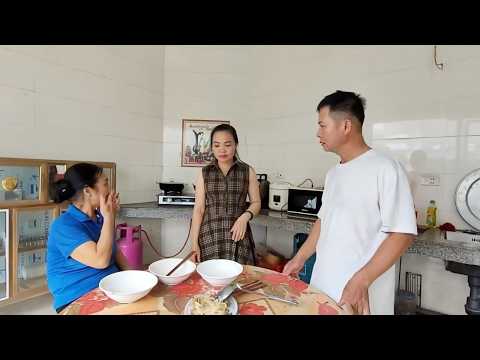 Hương's mother returned, bringing a strange young woman with her