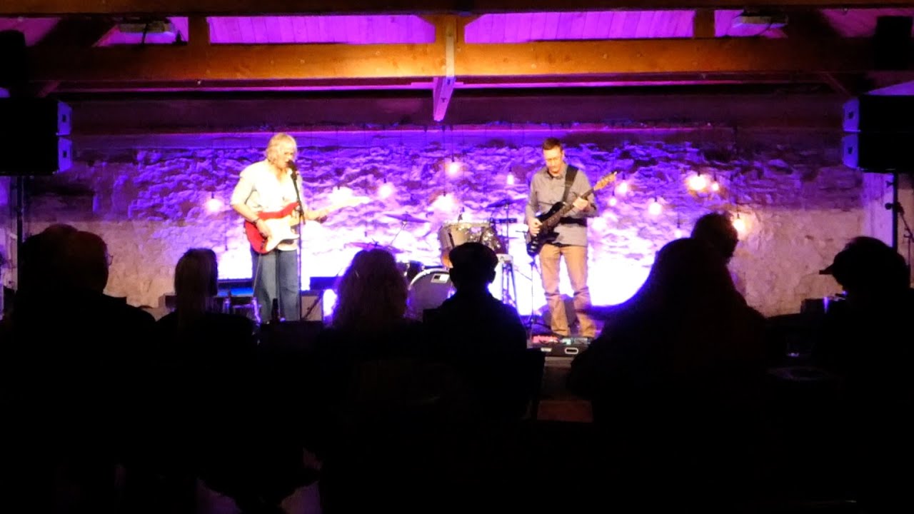 The Honey Robots play 4 songs at the Songwriters Showcase in Timaru ...