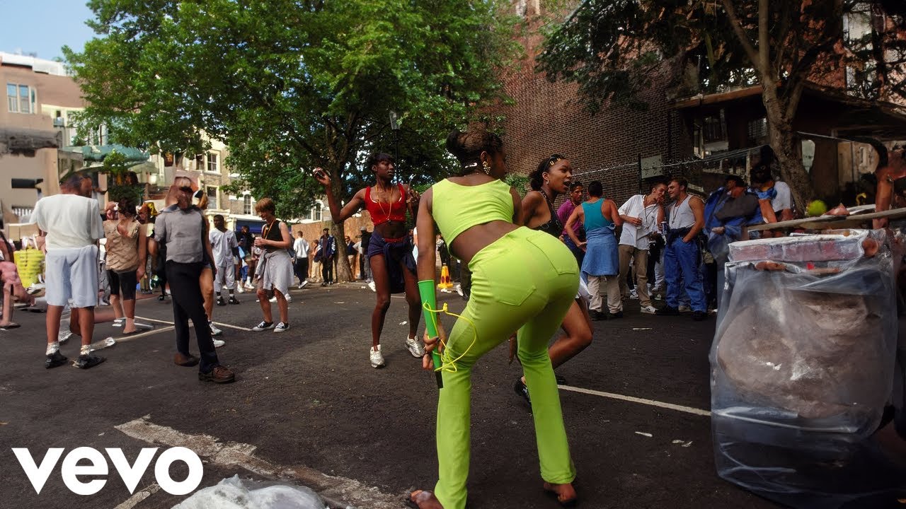 MdotR, Maui Beam & Giggs - Beam Turn Red [Music Video] - YouTube