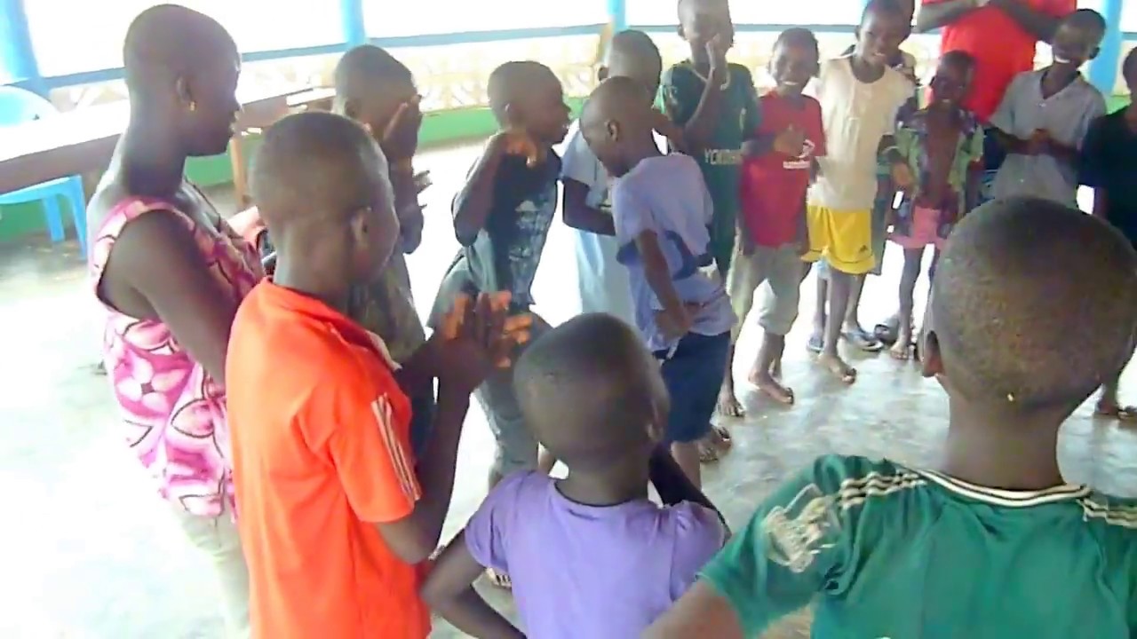 LES ENFANTS DE L'ORPHELINAT LA MAISON DE L'ESPOIR - YouTube