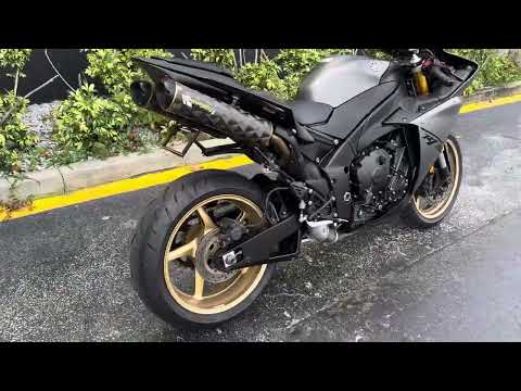 2014 Yamaha YZF-R1 Gray Two Brothers Exhaust! - YouTube