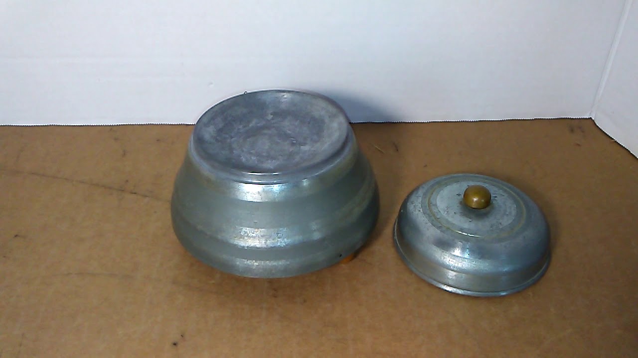 Vintage Powder Puff Metal Music Box that plays THE BLUE DANUBE - YouTube