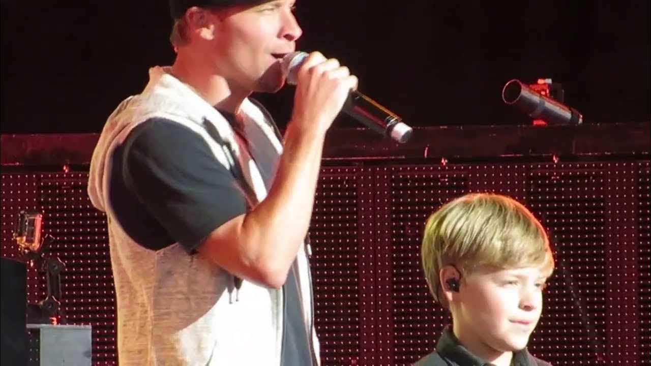 Brian Littrell Introducing His Son Baylee As Surprise Opening Act For Backstreet Boys - YouTube