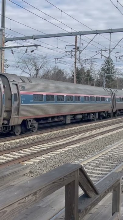 Amtrak 95 w/ veterans unit ACS-64 642 leading (horn salute) - YouTube