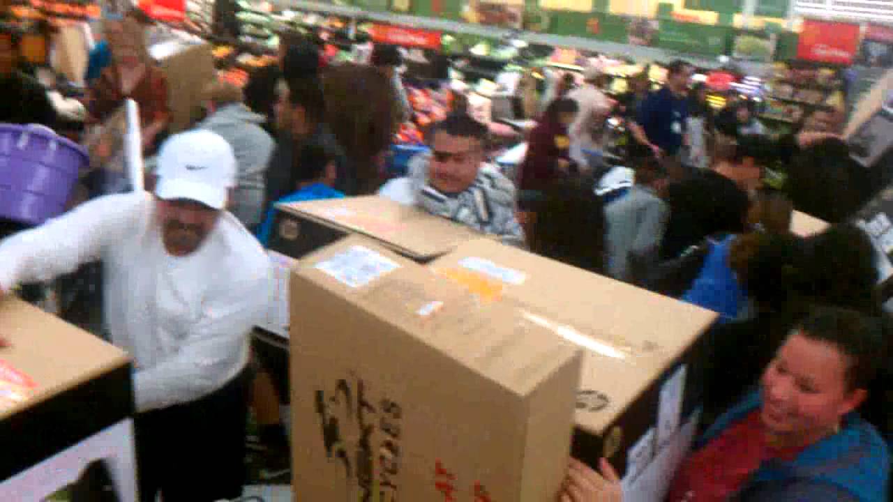 Damarez gets the come up on black Friday - YouTube