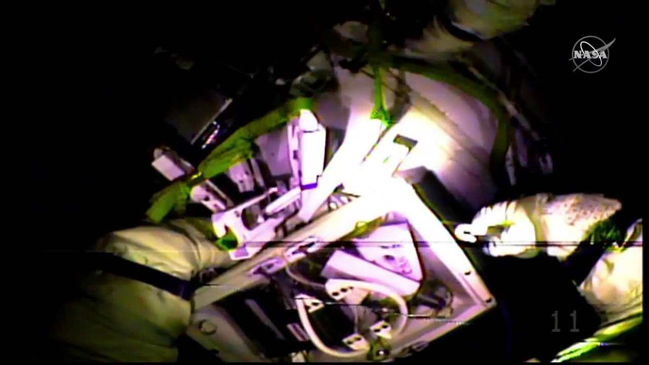 ISS observers ! - Plasma experiment - YouTube