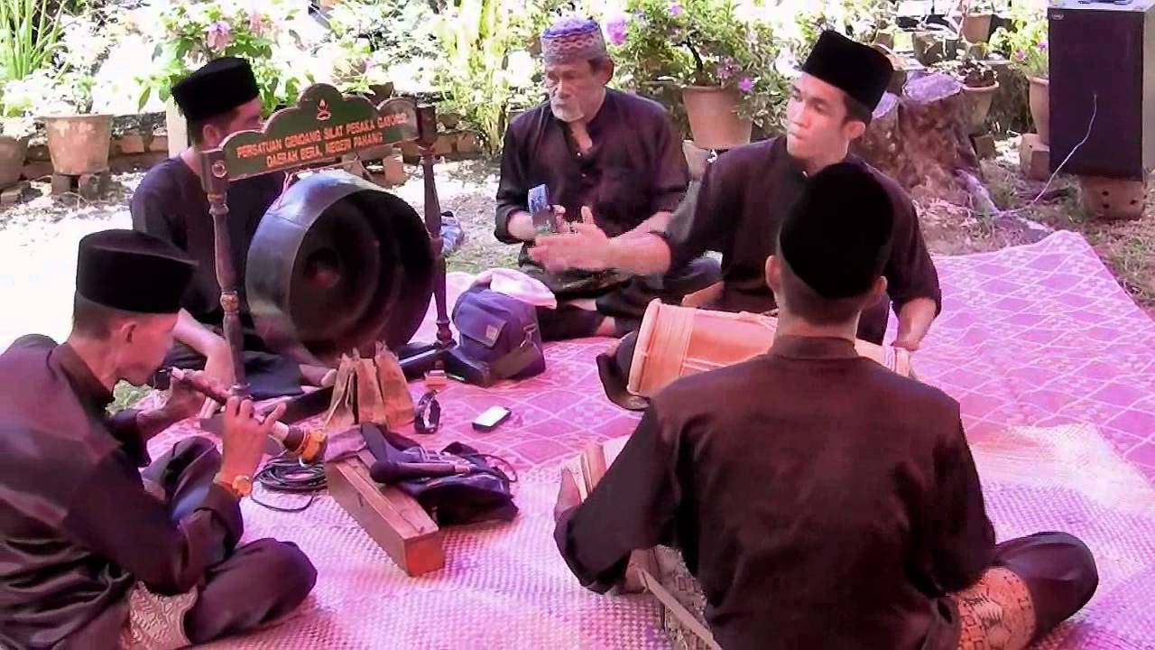 Persembahan Gendang Silat - YouTube