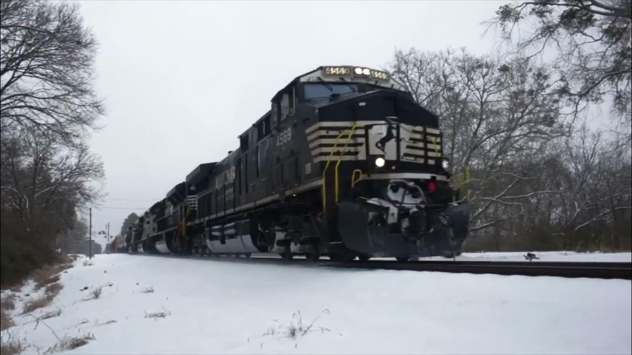 NS 15T Hauling Through Snow | Steele, AL - YouTube