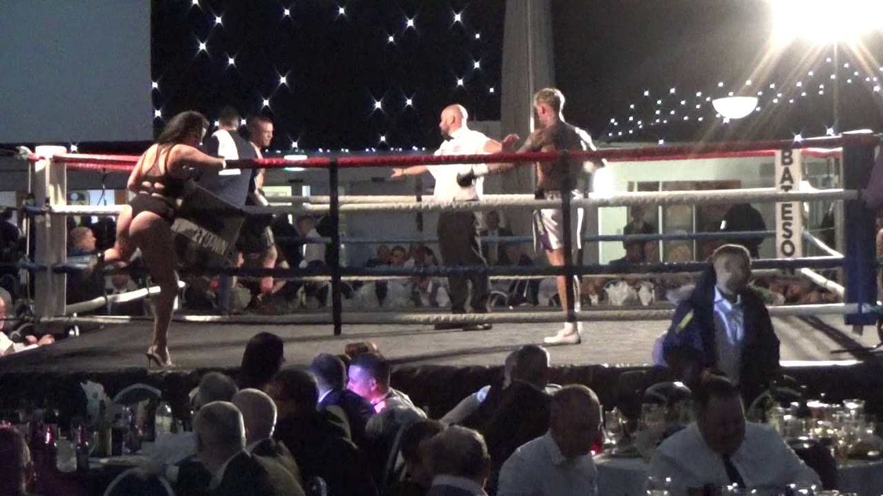 MARK BATESON BOXING, ELLAND ROAD, LEEDS, NOVEMBER 2019. TOM - YouTube