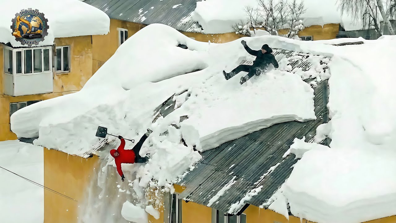 Idiot Snow Removal: Massive Roof Avalanche | Extreme Dangerous Plow ...