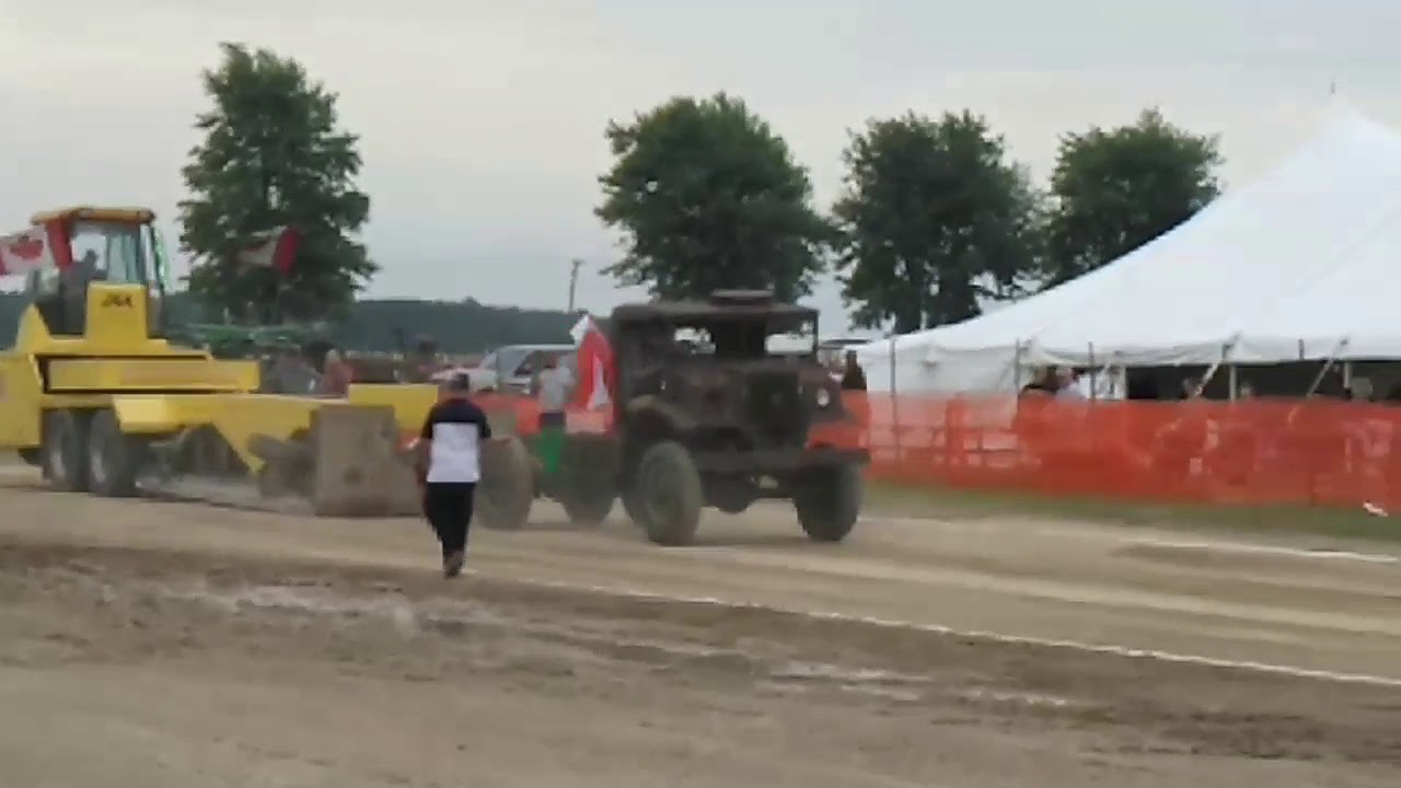1943 CMP 6x6 C60X truck pulling - YouTube