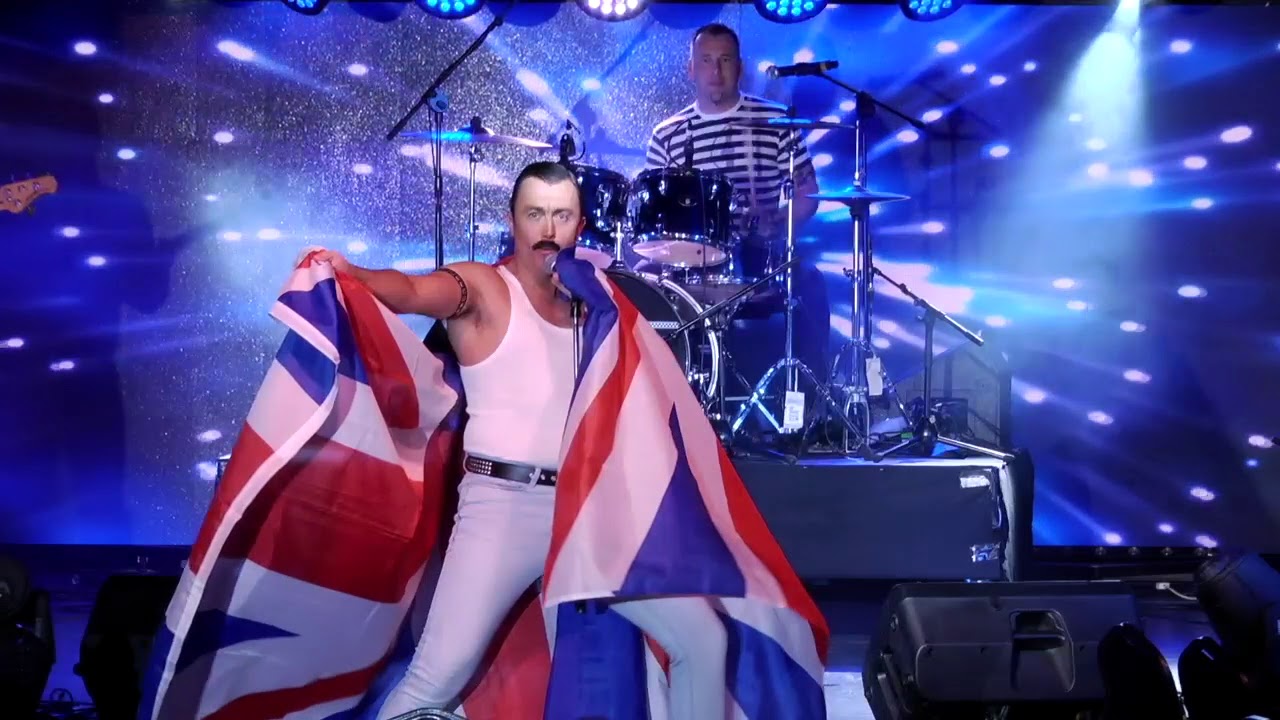 The Freddie & QUEEN Experience - YouTube