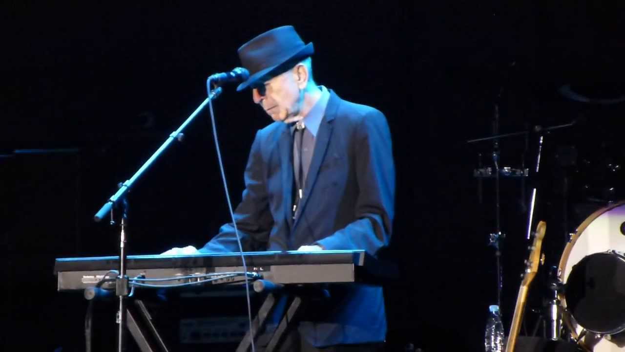 Leonard Cohen - Tower Of Song (Vienna 2013) - YouTube