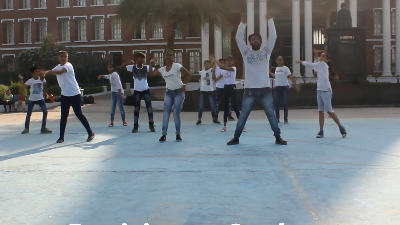 bahut hard dance by RMG School Students - YouTube