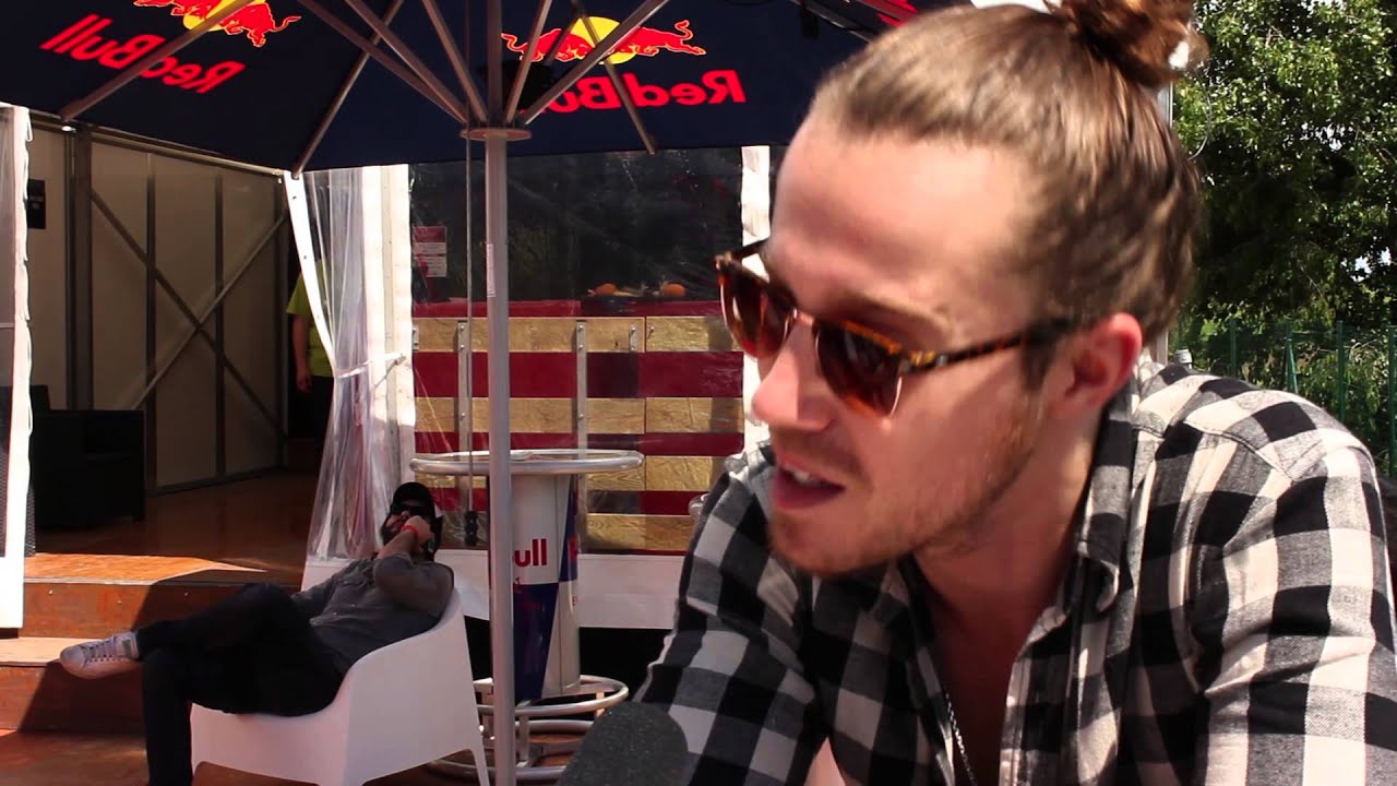 Julien Doré Interview Festival Papillons de Nuit 2014 - YouTube