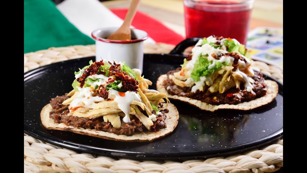 Tostadas de Pollo con Salsa de Chile de Árbol - YouTube