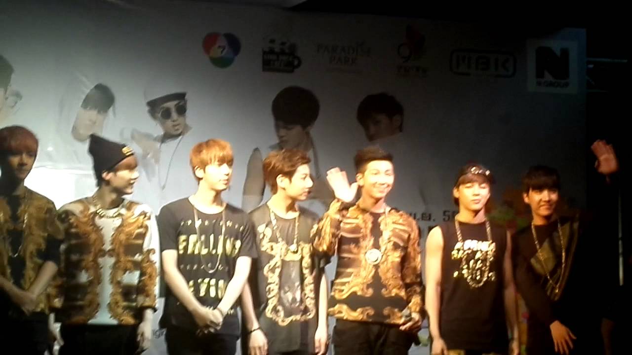 131129 BTS Fan Sign at MBK Thailand - YouTube