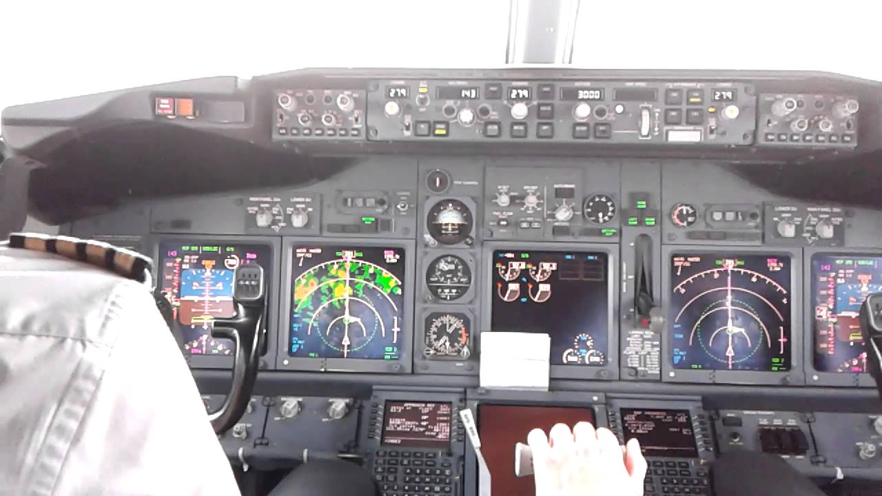 Ryanair landing iin Dublin (cockpit view) - YouTube