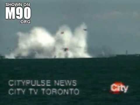 Plane Crashes into Ocean - YouTube
