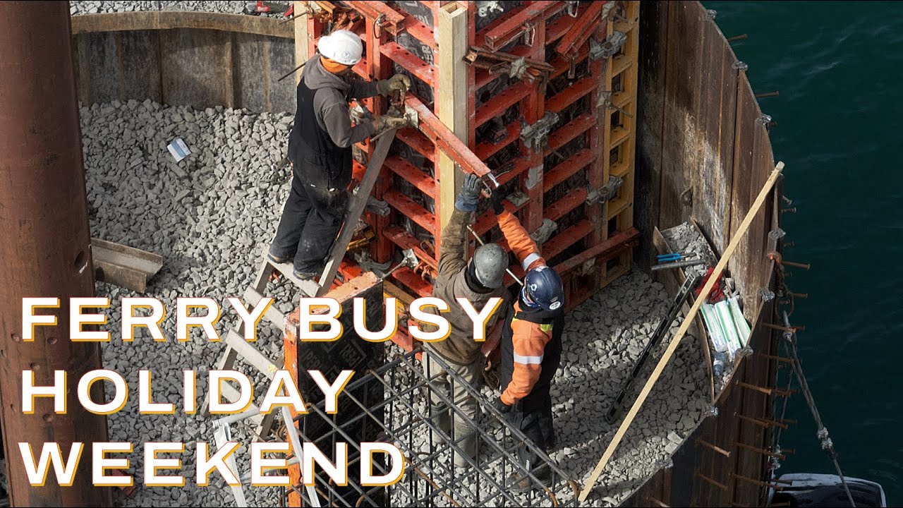 Ferry Busy Holiday Weekend 4K - YouTube